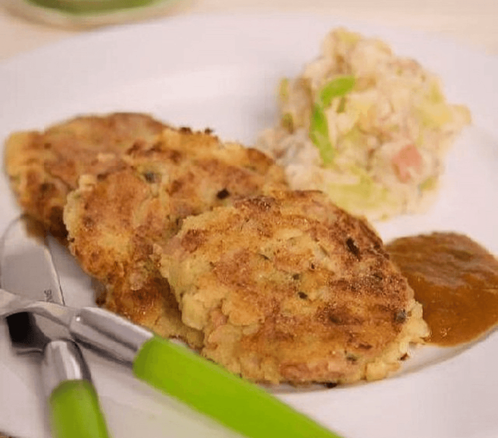 Corned Beef Hash Cakes with Peri Peri Wild Lime Sauce – Outback Spirit